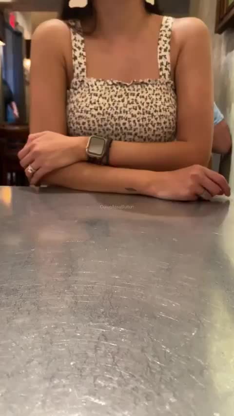 Food was taking forever so I decided to warm up the desserts [gif] | Scrolller