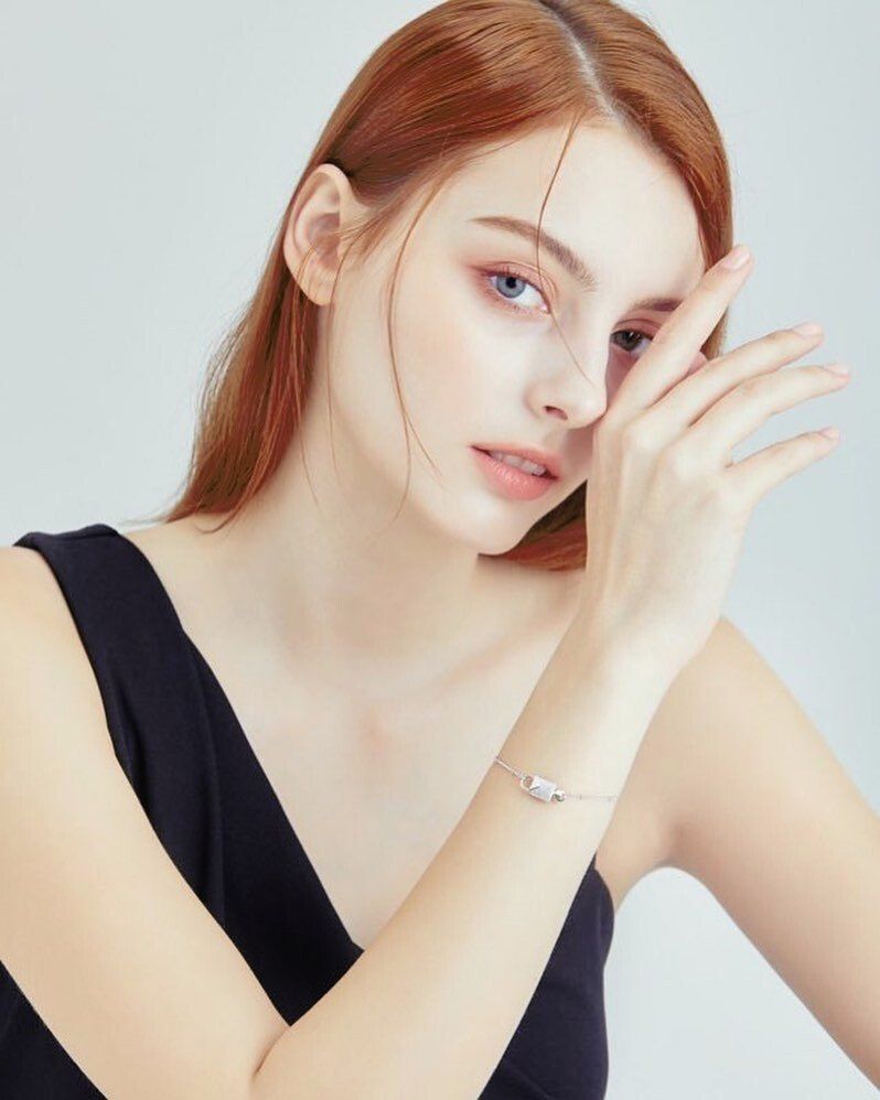 Foxy Girl | Scrolller