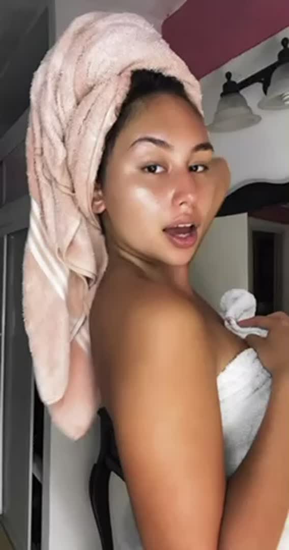 Fresh from shower | Scrolller