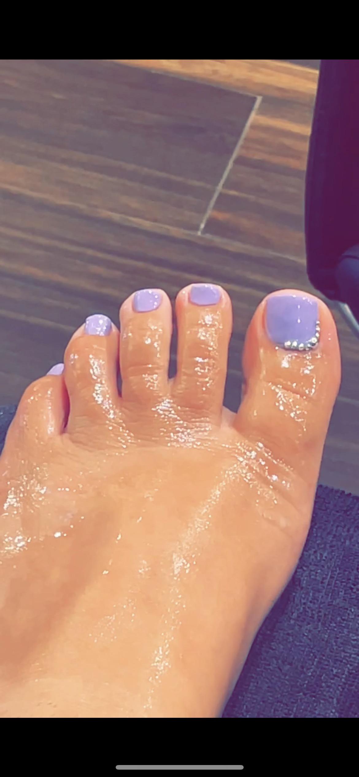 Fresh pedi 32 F Hisp @juicyyfeet on snap | Scrolller
