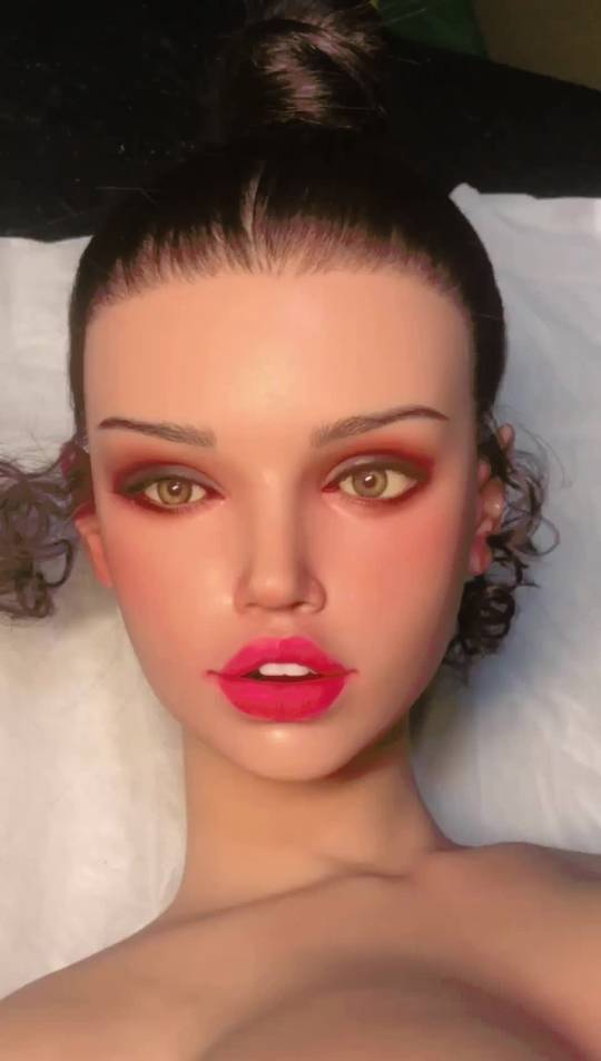 Freya is on her way to meet her man! | Scrolller