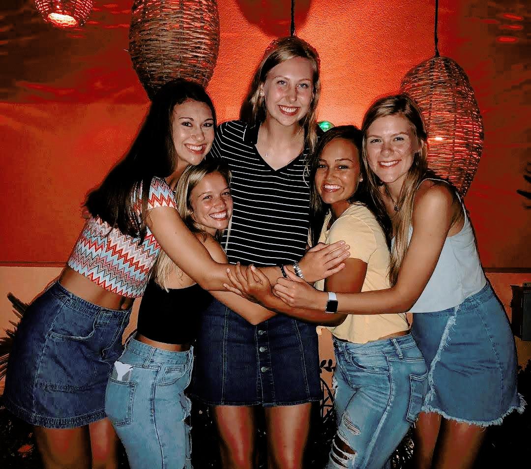 friends come in different sizes | Scrolller