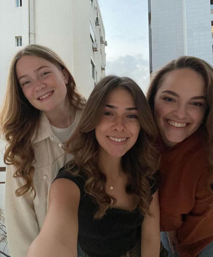 Friends (iktr) | Scrolller