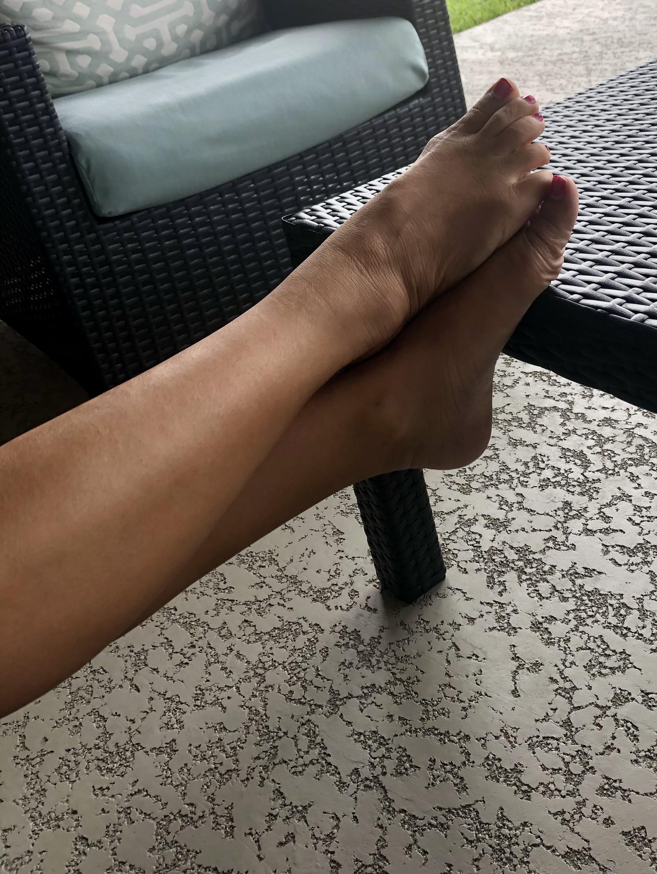 Frontal view of my feet | Scrolller