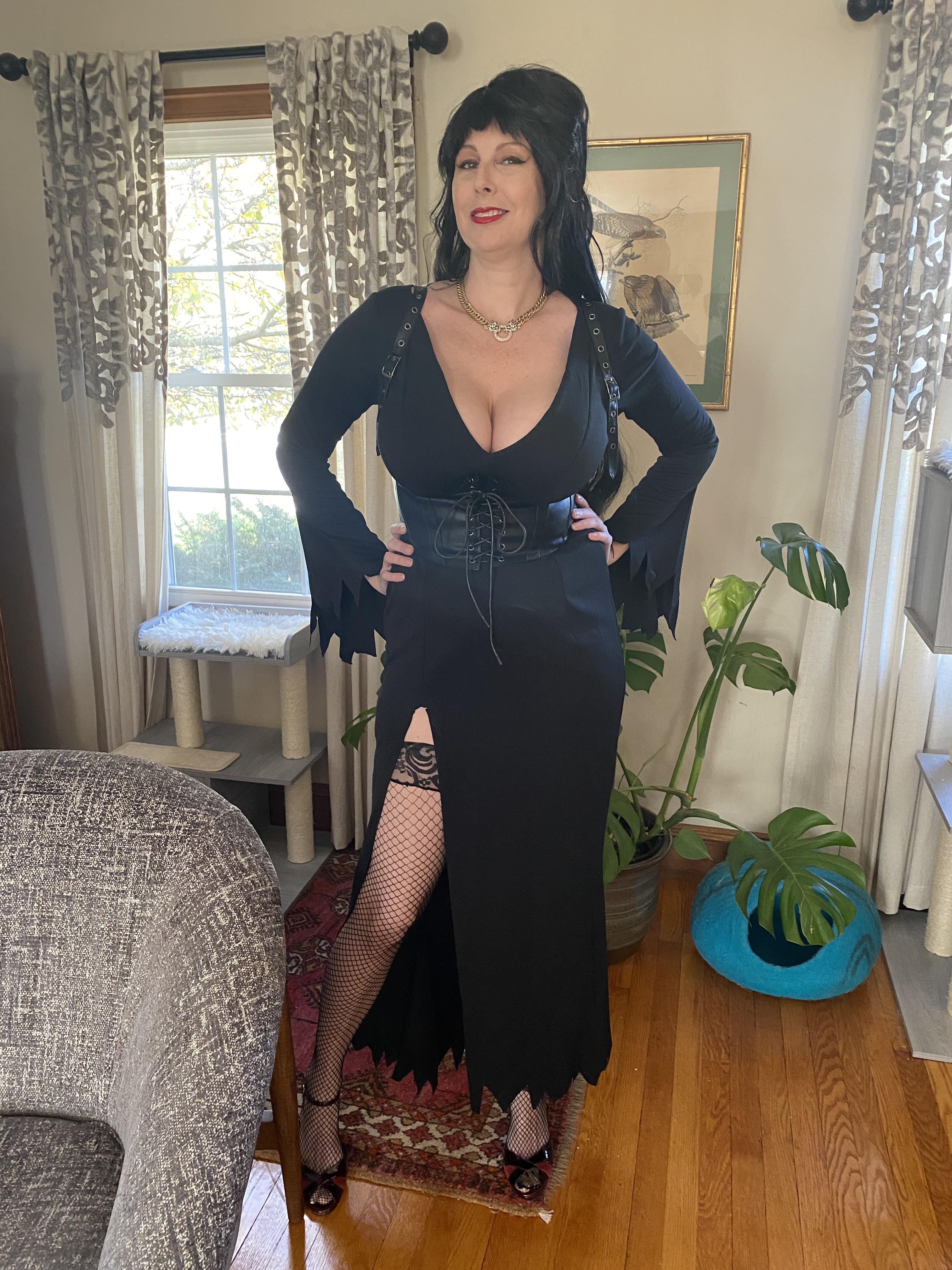 Full costume if anyone missed it the first time/was curious… | Scrolller