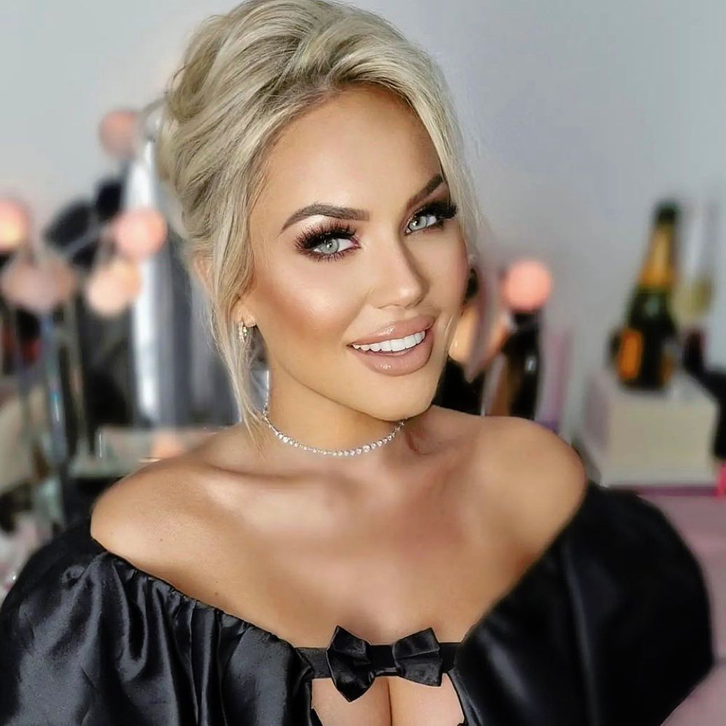 Fully Done Makeup | Scrolller