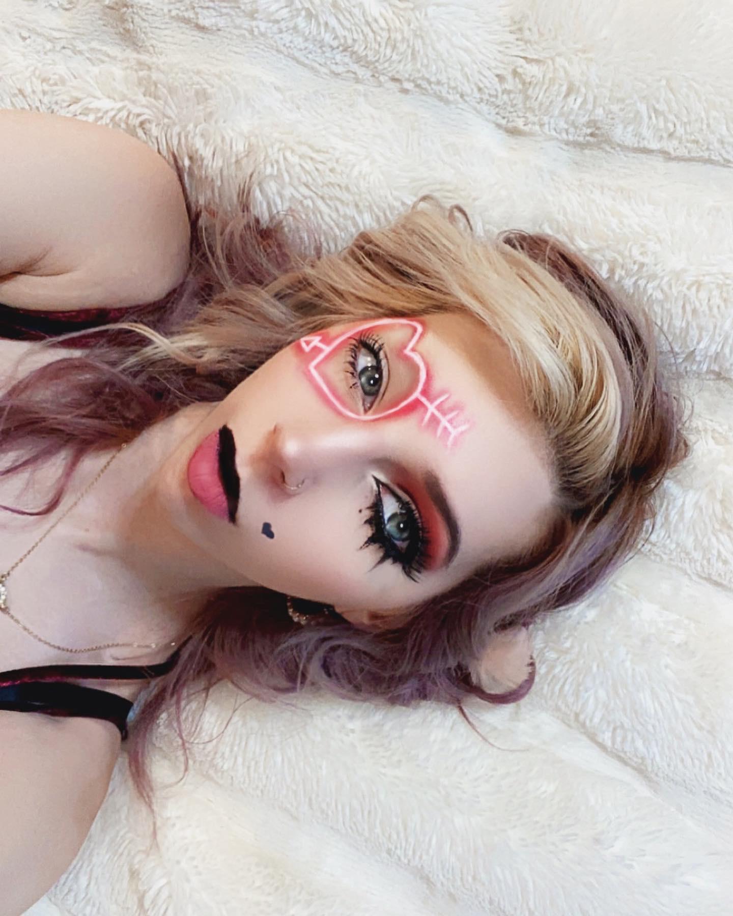 Fun makeup look ! :) | Scrolller