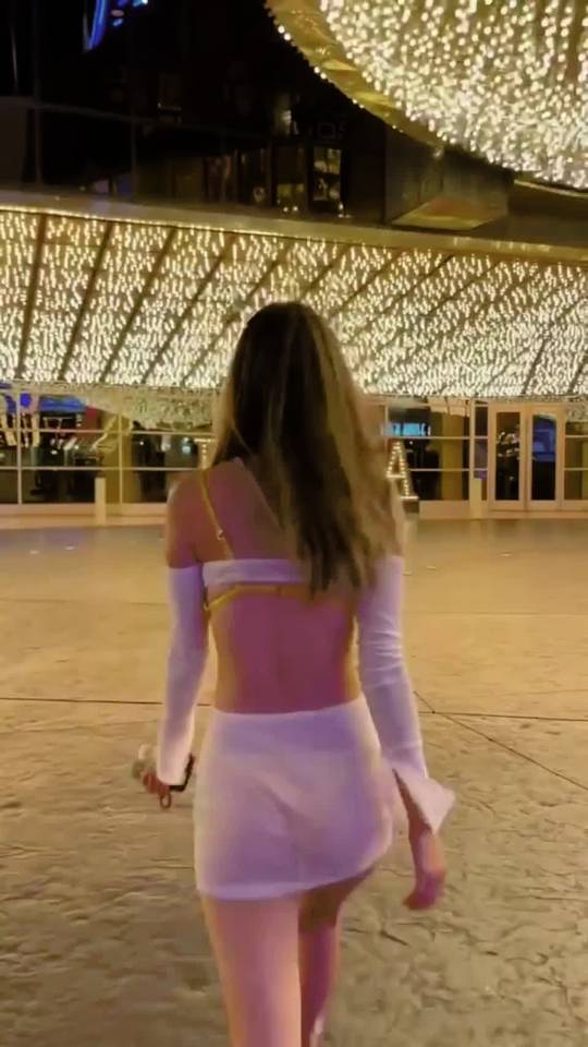 Fun outfit in Vegas | Scrolller