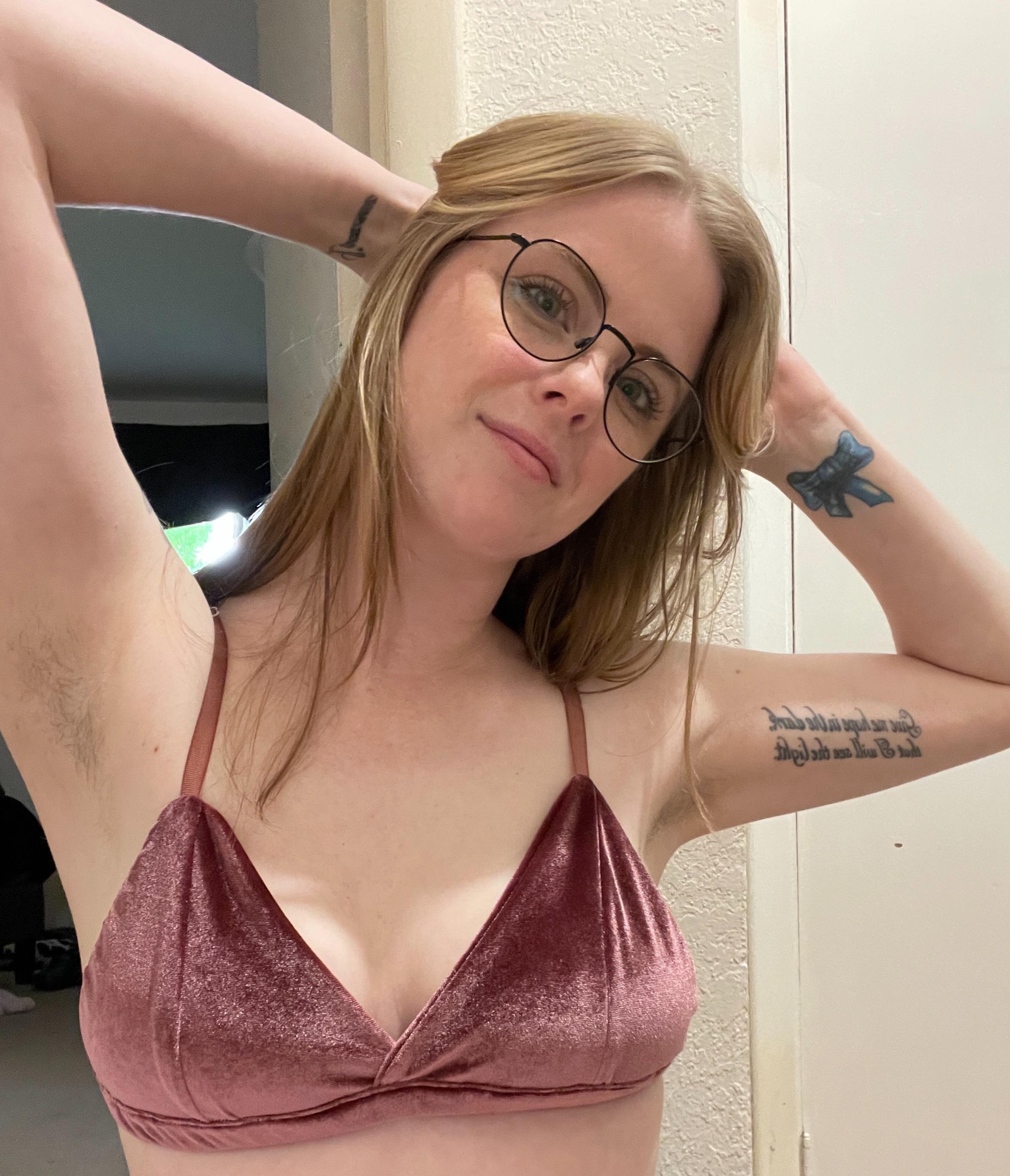 Fuzzy bra & pits | Scrolller