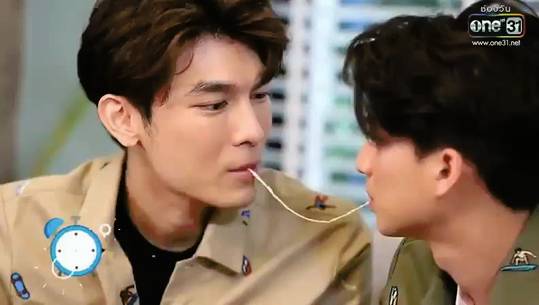 [G/G] - Swallowing spit - 422 | Scrolller