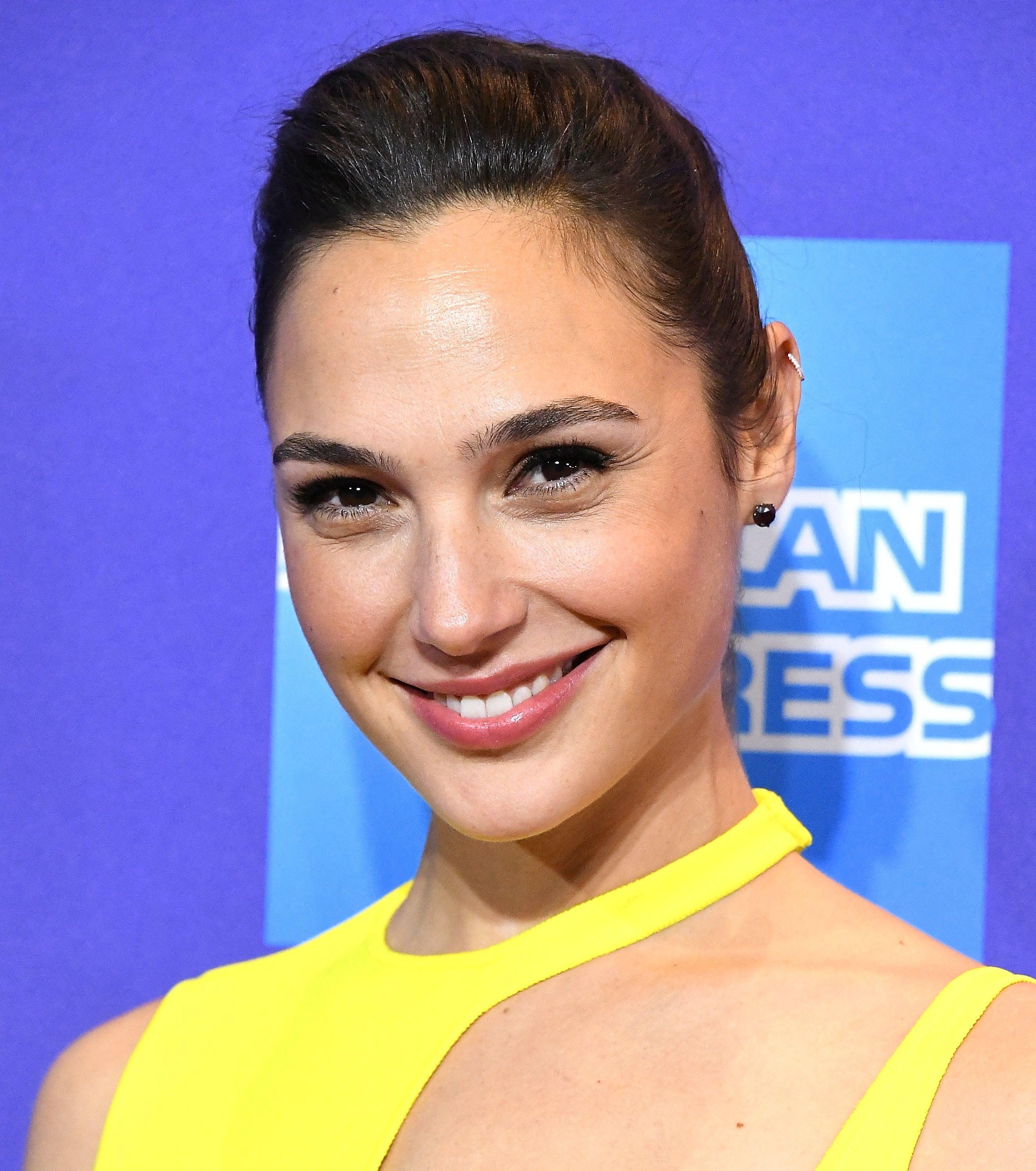 Gal Gadot Scrolller