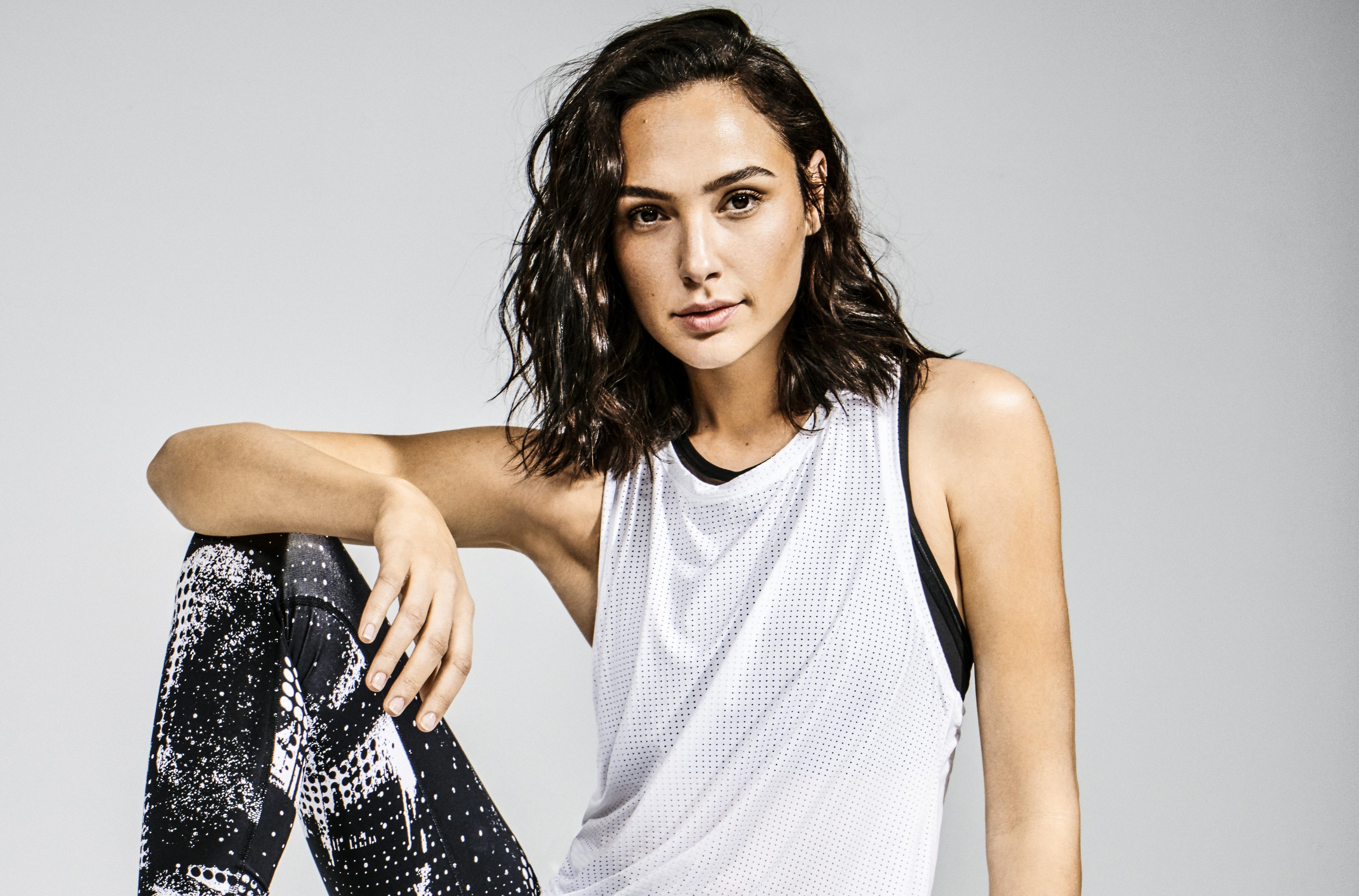 Gal Gadot Scrolller