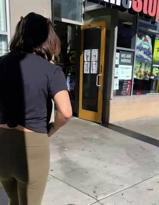 GameStop girl does it again | Scrolller