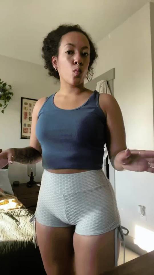 Gawd Damn Her Booty Juicy! 🥵 | Scrolller