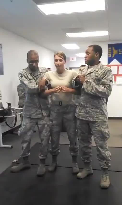 Get a grip, lady! | Scrolller