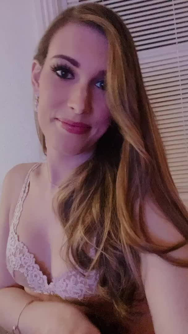 Get on your knees and suck my dick like a good sissy 😈 | Scrolller