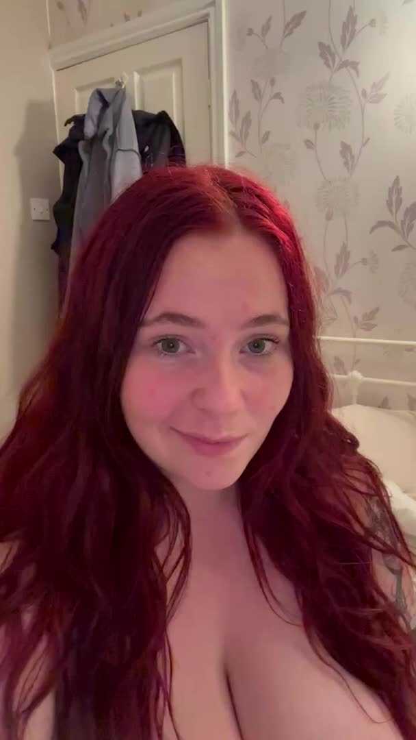 Girl next door looks with a dirty mind 😉 (20, British) | Scrolller