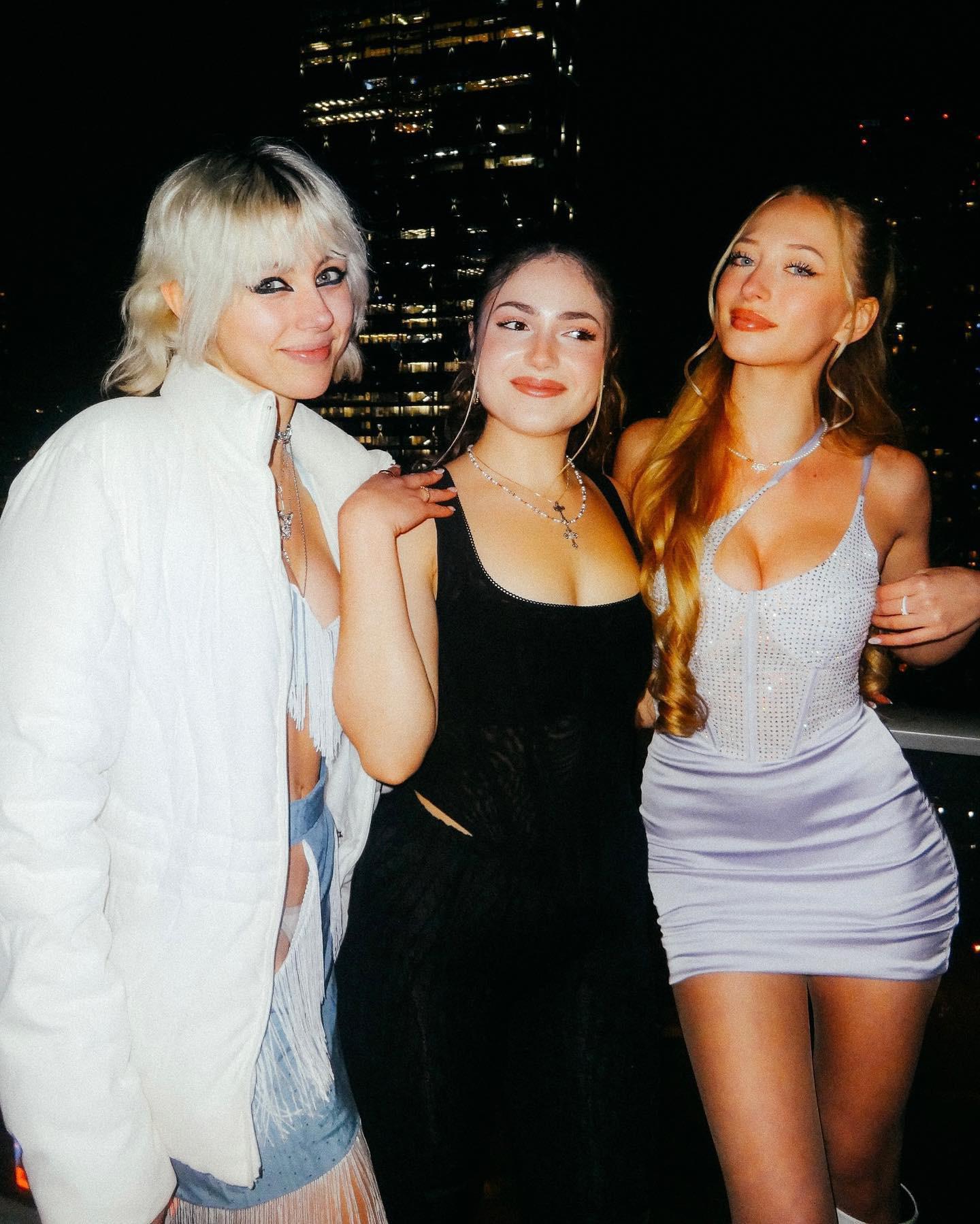 Girls night out | Scrolller