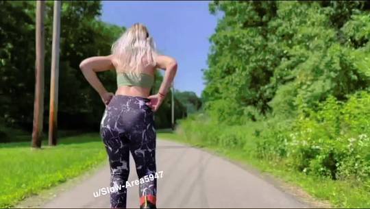 Giving out public boners with this big moon ;) | Scrolller