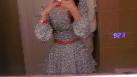 Glow showing off her hips | Scrolller