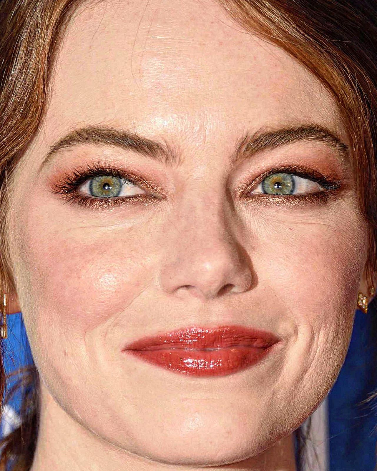 Goddess Emma for worship 💦 | Scrolller