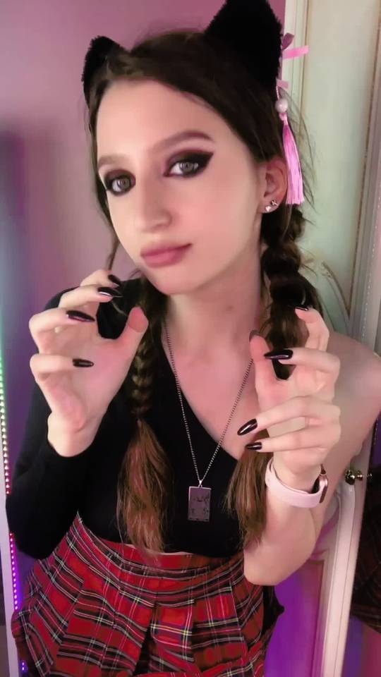 Gonna scratch your pretty face | Scrolller