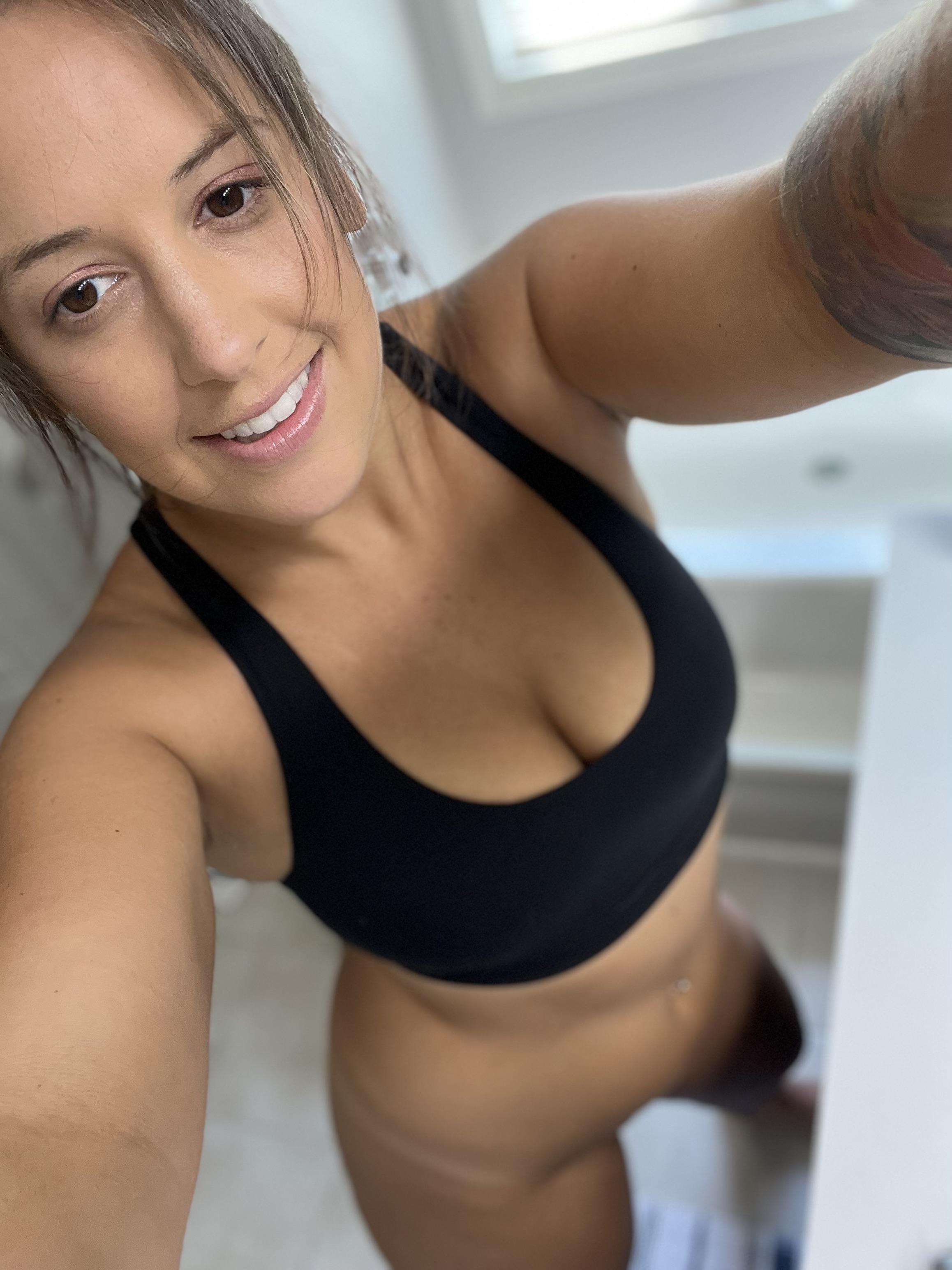 Good morning!!! Happy MILF Monday | Scrolller