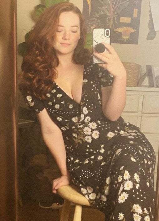 Goodnight Moon, damn you can see cleavage and every curve, she's so thicc and perfect | Scrolller