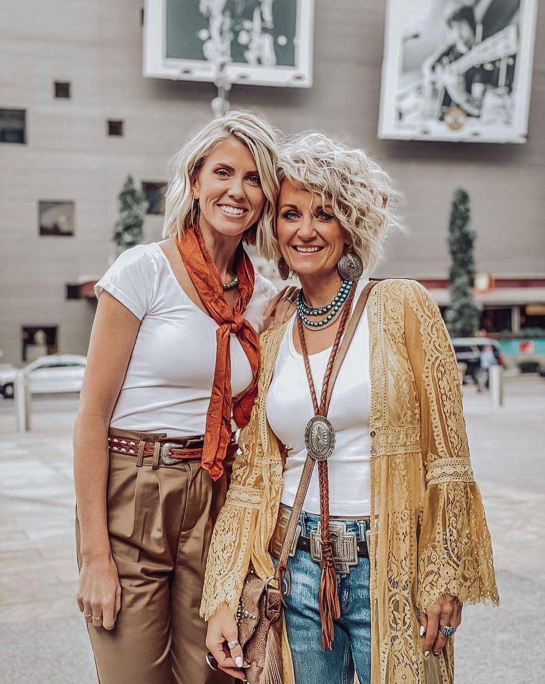 Gorgeous pair! | Scrolller