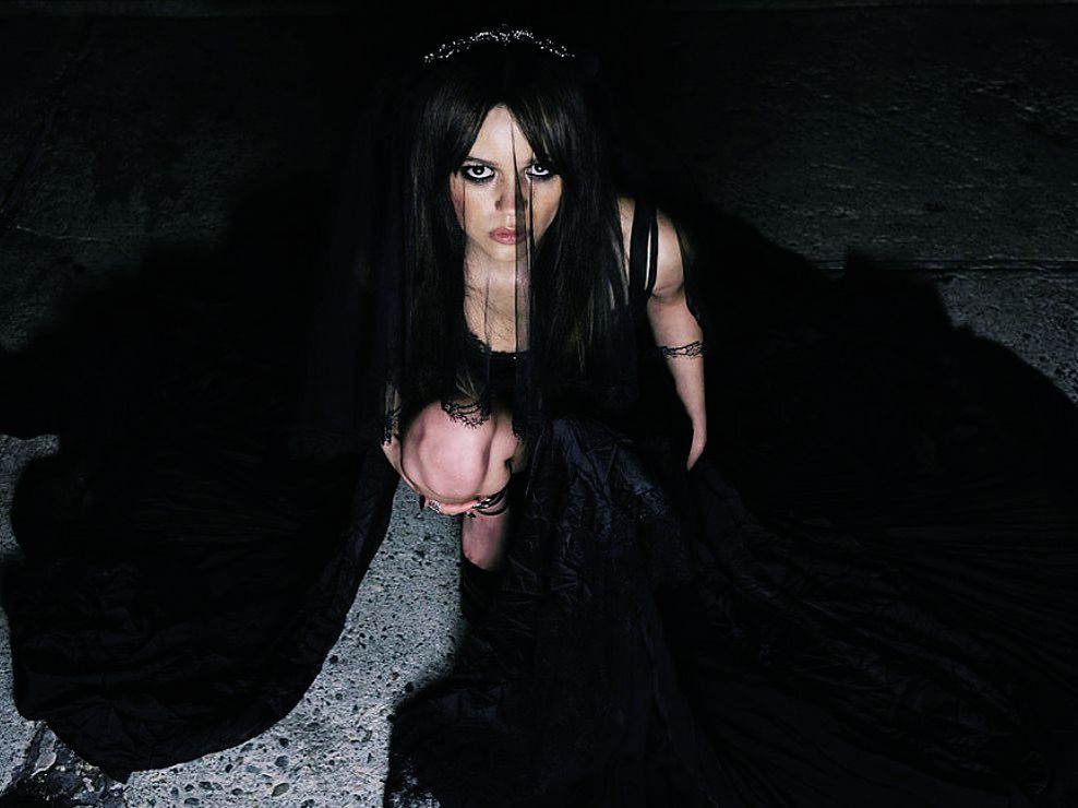 goth bride | Scrolller