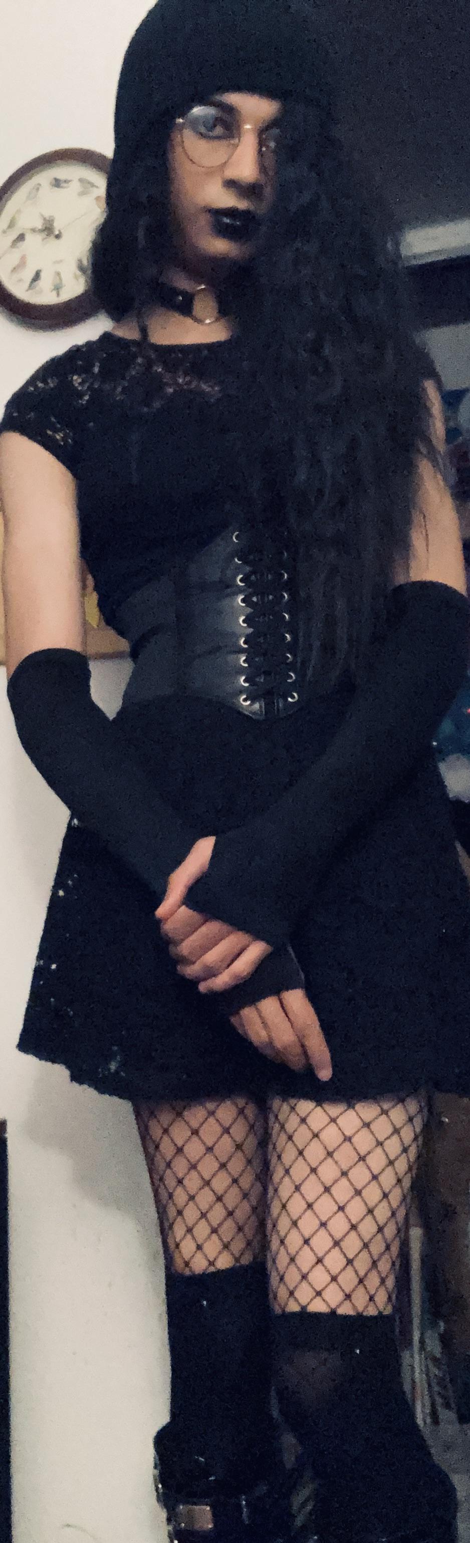 Goth femboy is back 🖤👁 | Scrolller