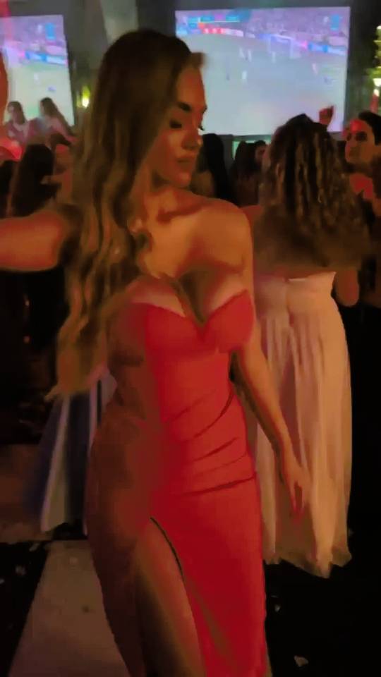 Great Dress | Scrolller