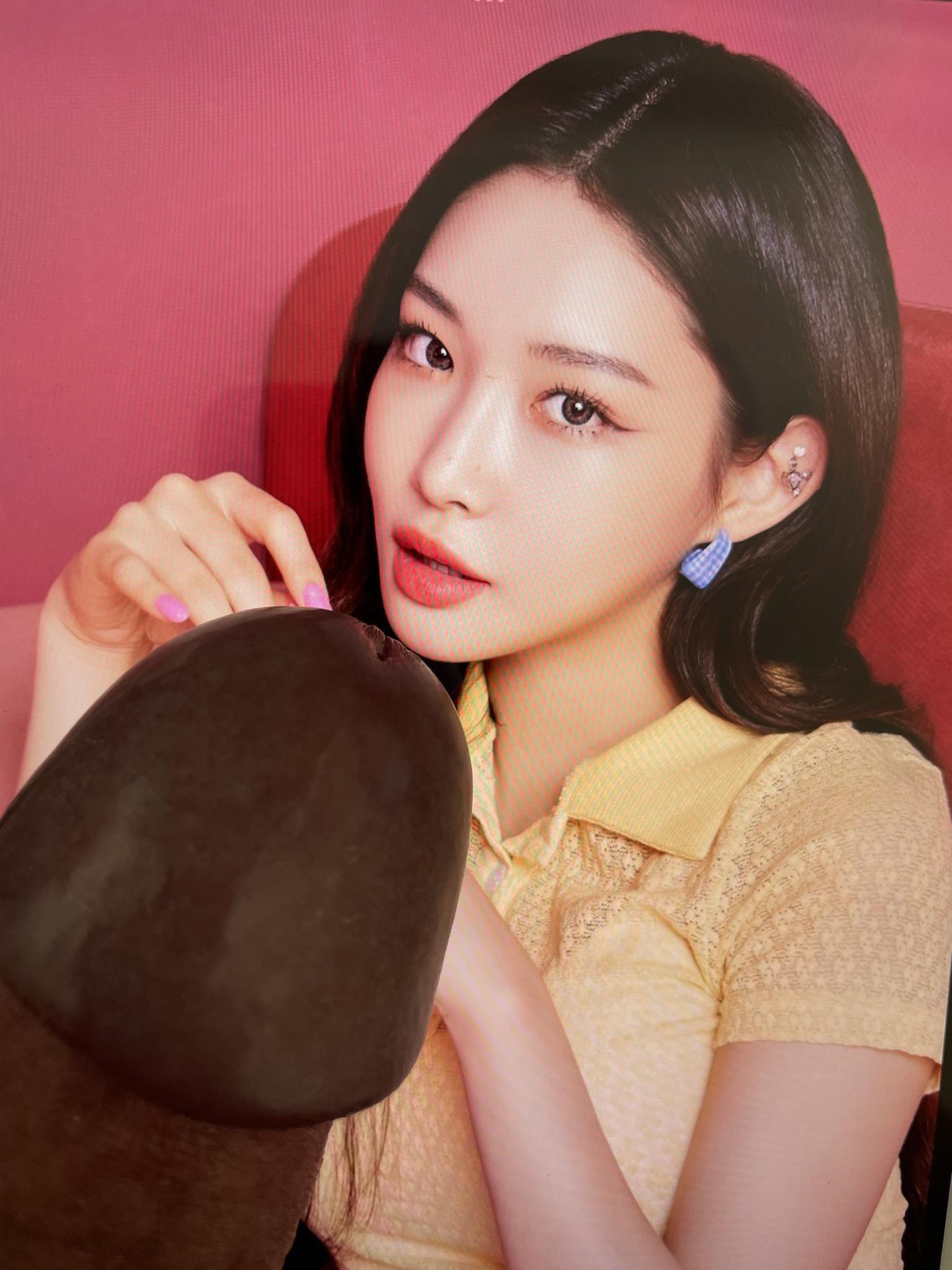 Greeedy Chungha | Scrolller