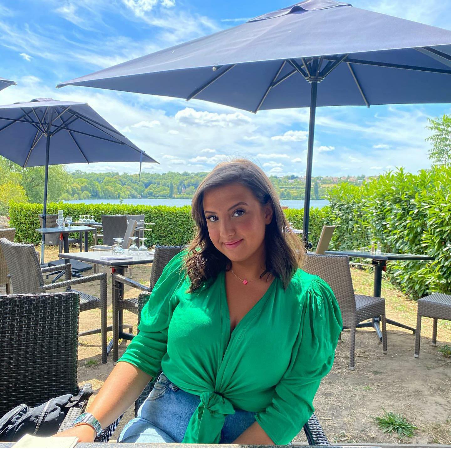 Green top | Scrolller