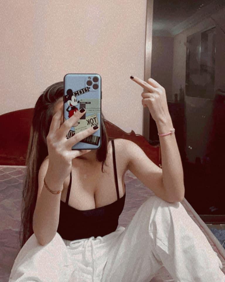 Guess her size!!! | Scrolller