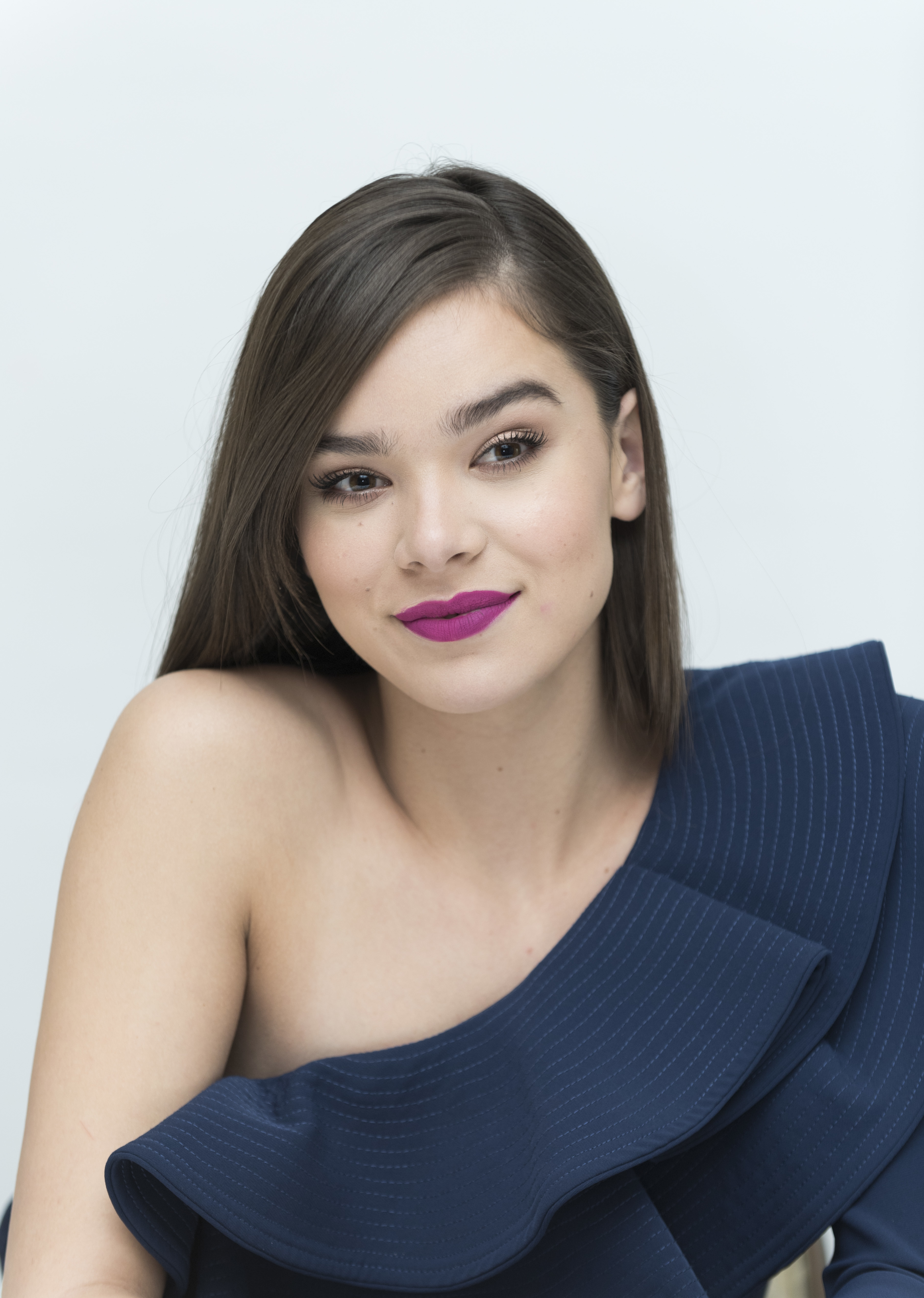 Hailee Steinfeld | Scrolller