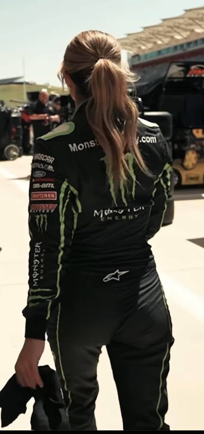 Hailie looking thicc, dm for intense roleplay | Scrolller