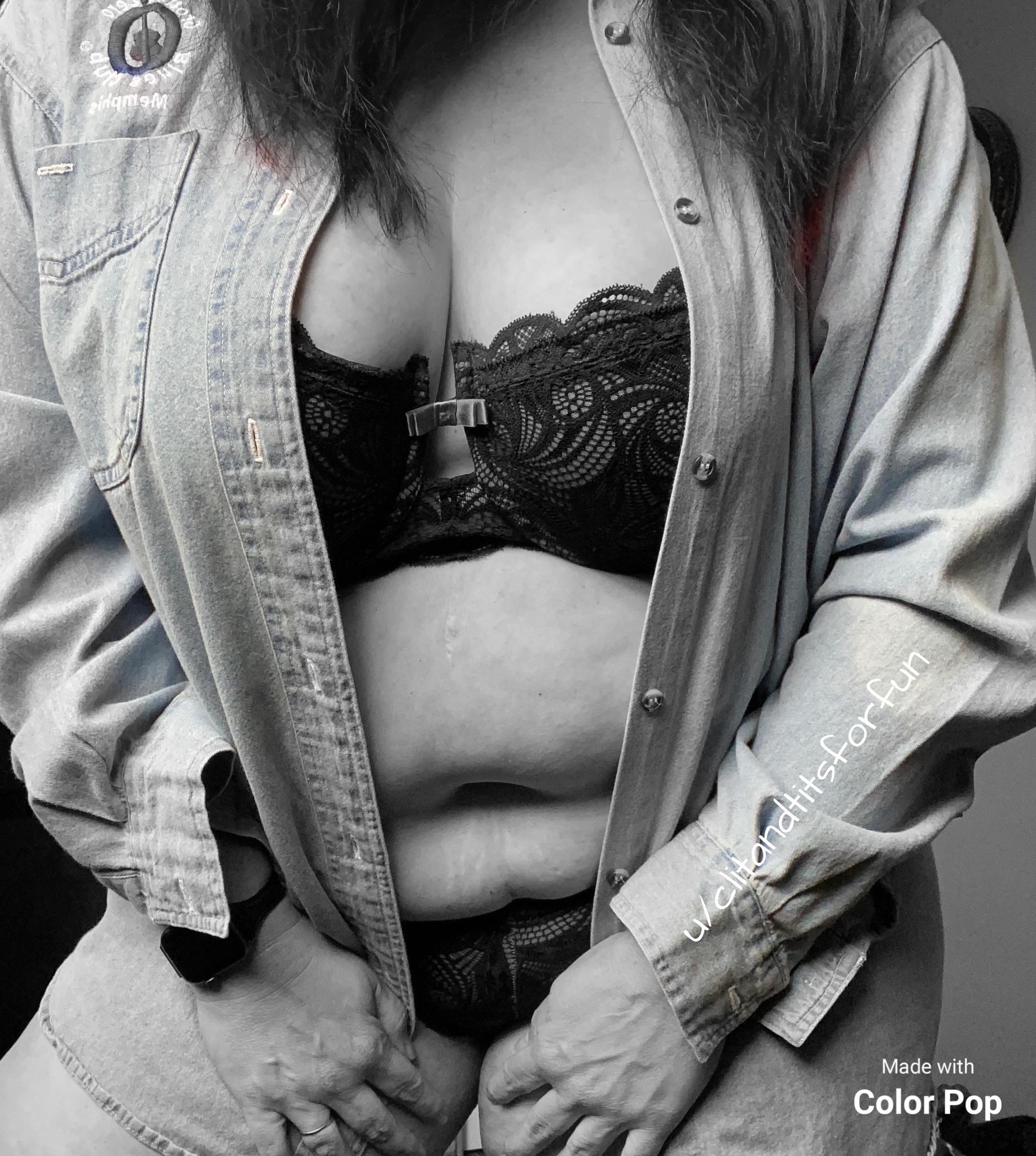 Happy almost weekend beautiful people 💋 | Scrolller