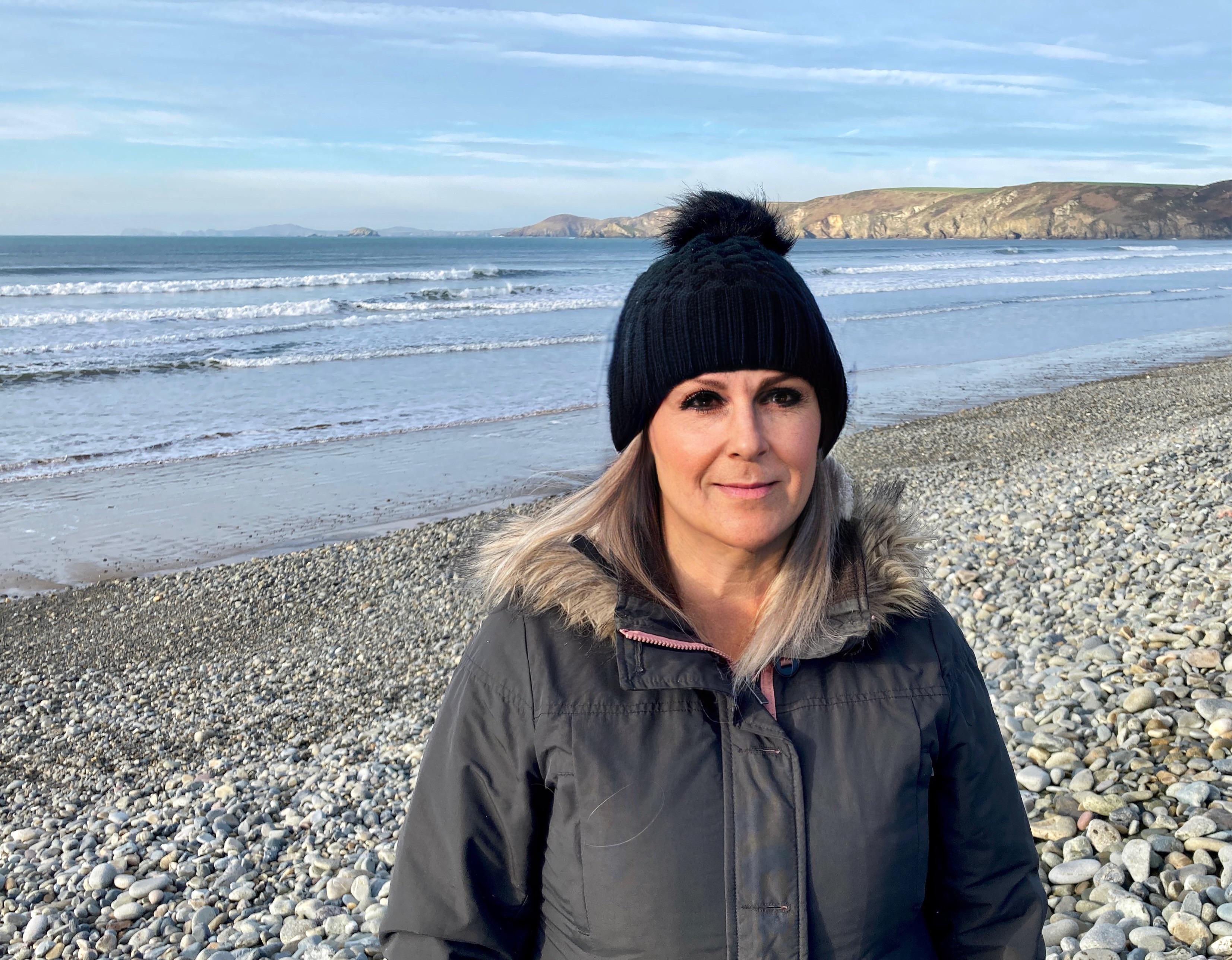 Happy Friday everyone, bright but breezy on the beach today! | Scrolller