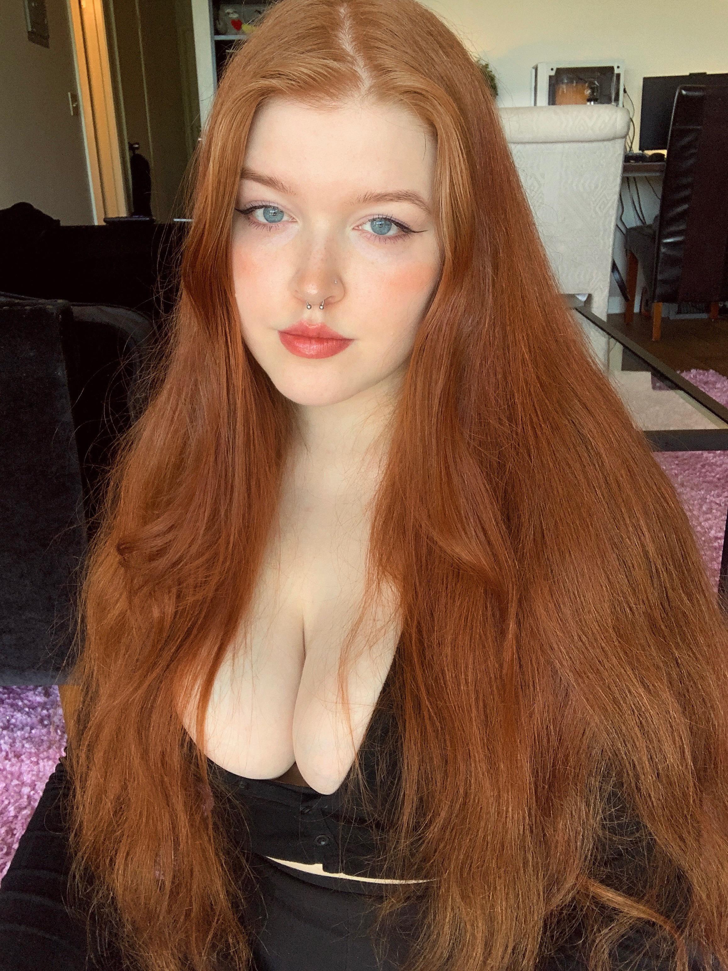 Happy Friday!! 💘 Here’s me & my blanket of hair | Scrolller