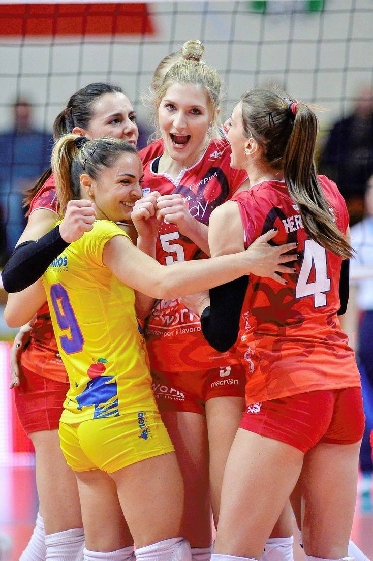 Happy Huddle | Scrolller