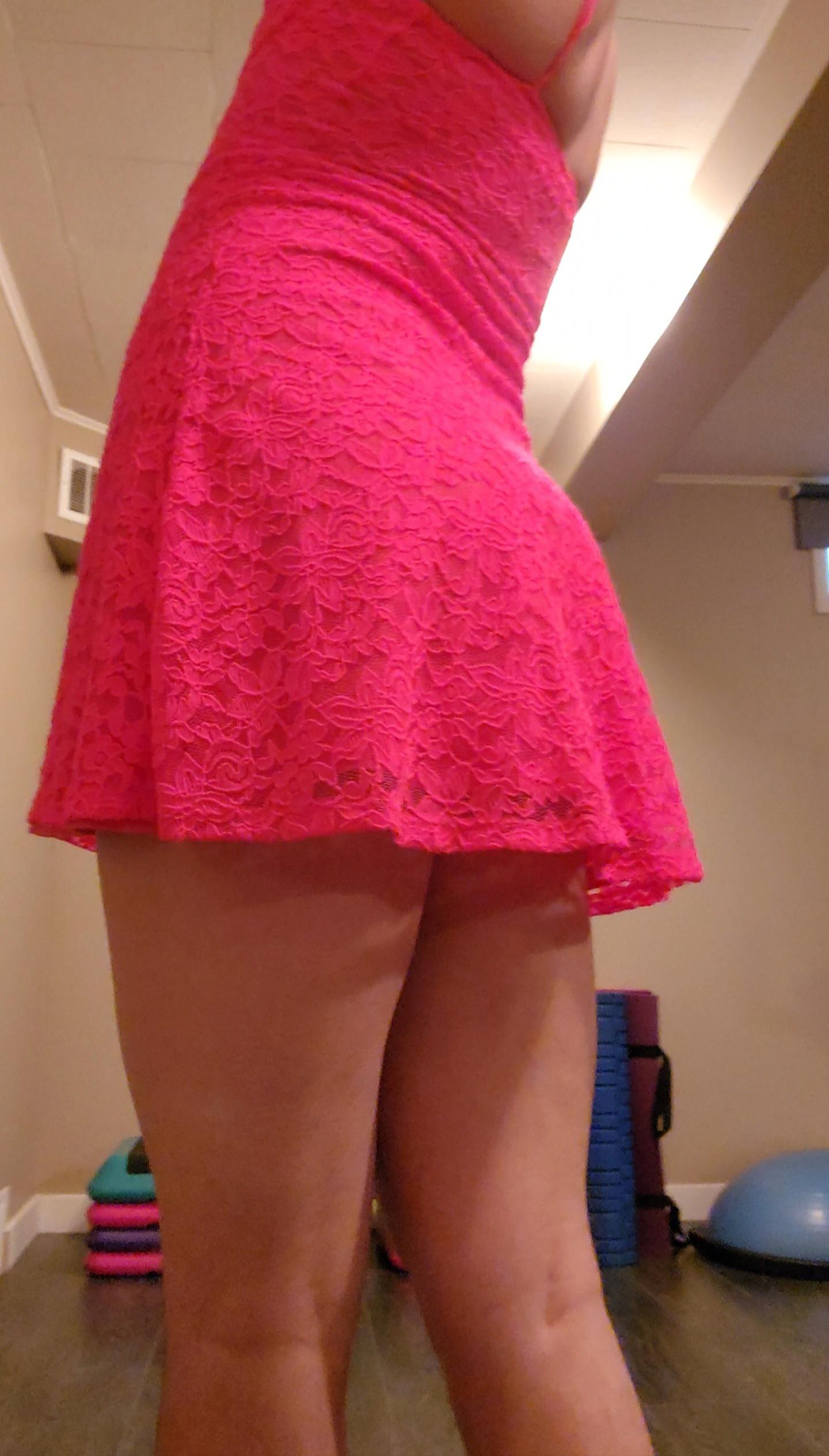 Happy hump day! I hope you like the hump my juicy booty gives me from my new dress! 🍑 🐫 😜 ...