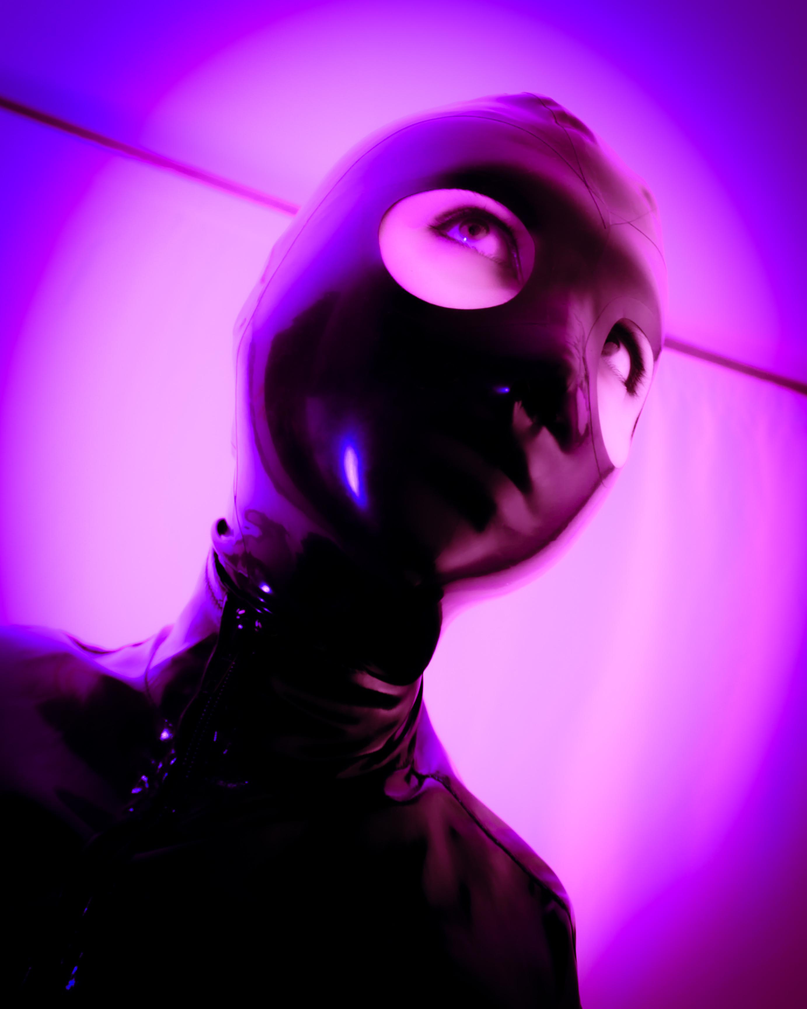 Happy in latex | Scrolller