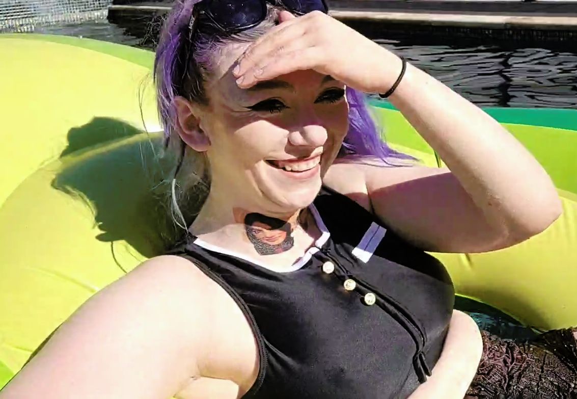 Hard nip | Scrolller