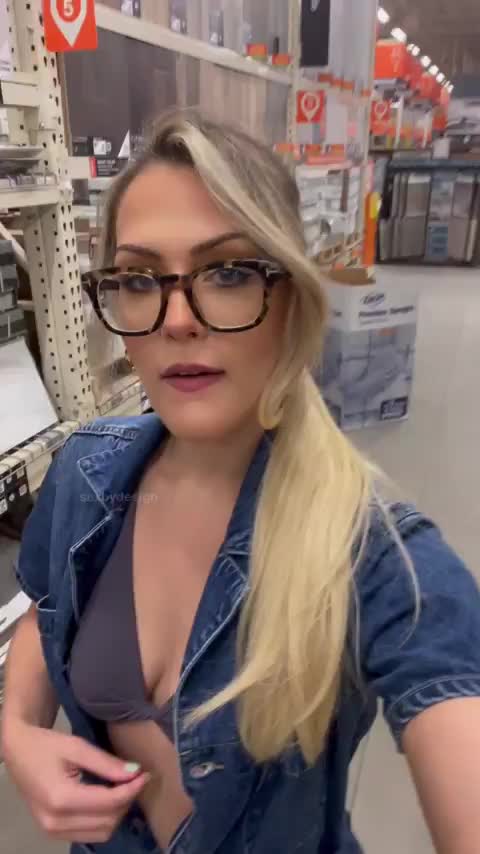 Hardware store flash | Scrolller