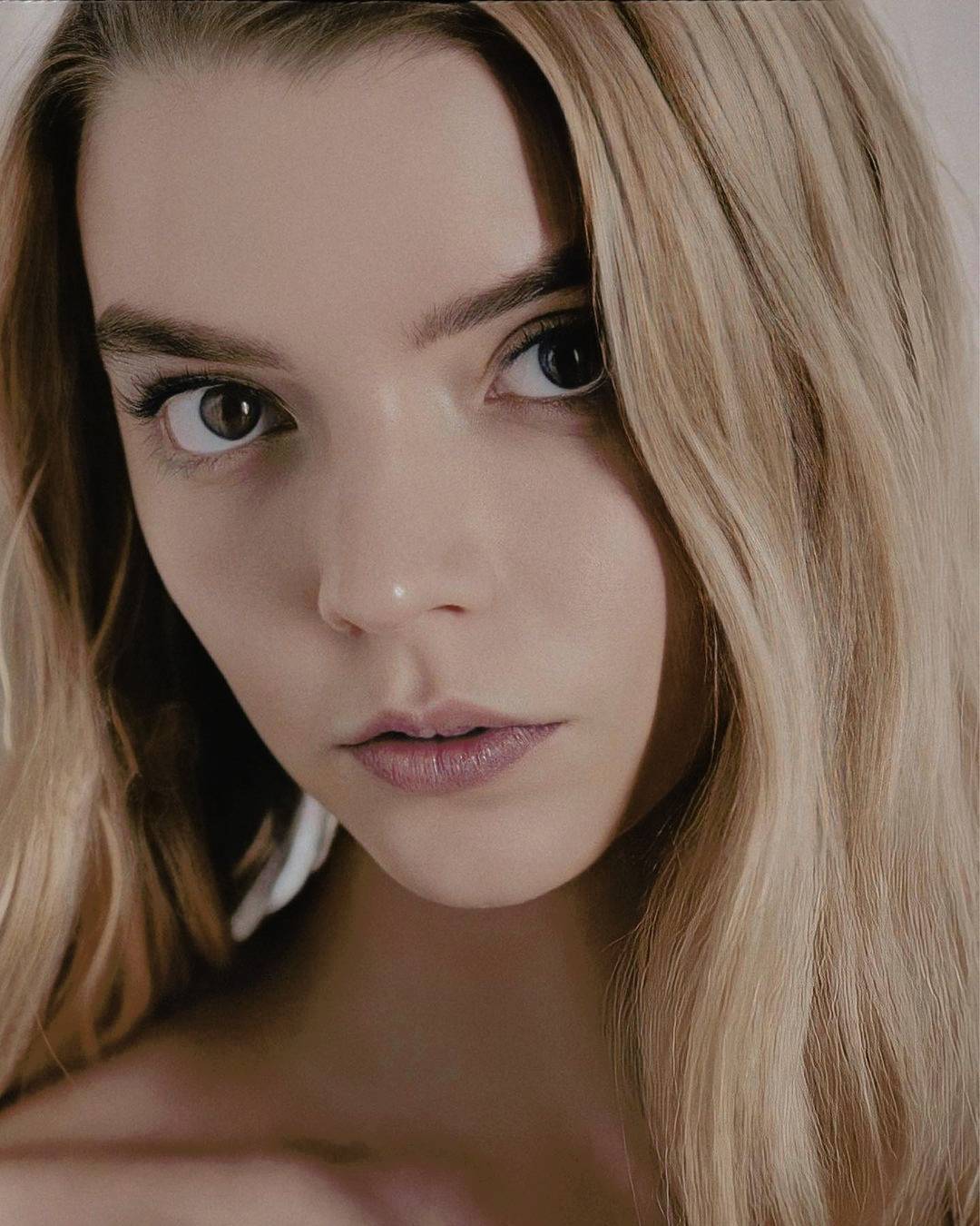 HD picture of Anya | Scrolller