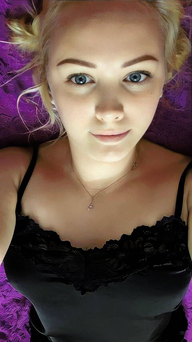 hello, do you like natural, modest girls? | Scrolller