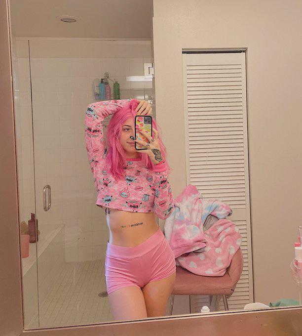 Hello everyone 🥰😍 ️ | Scrolller