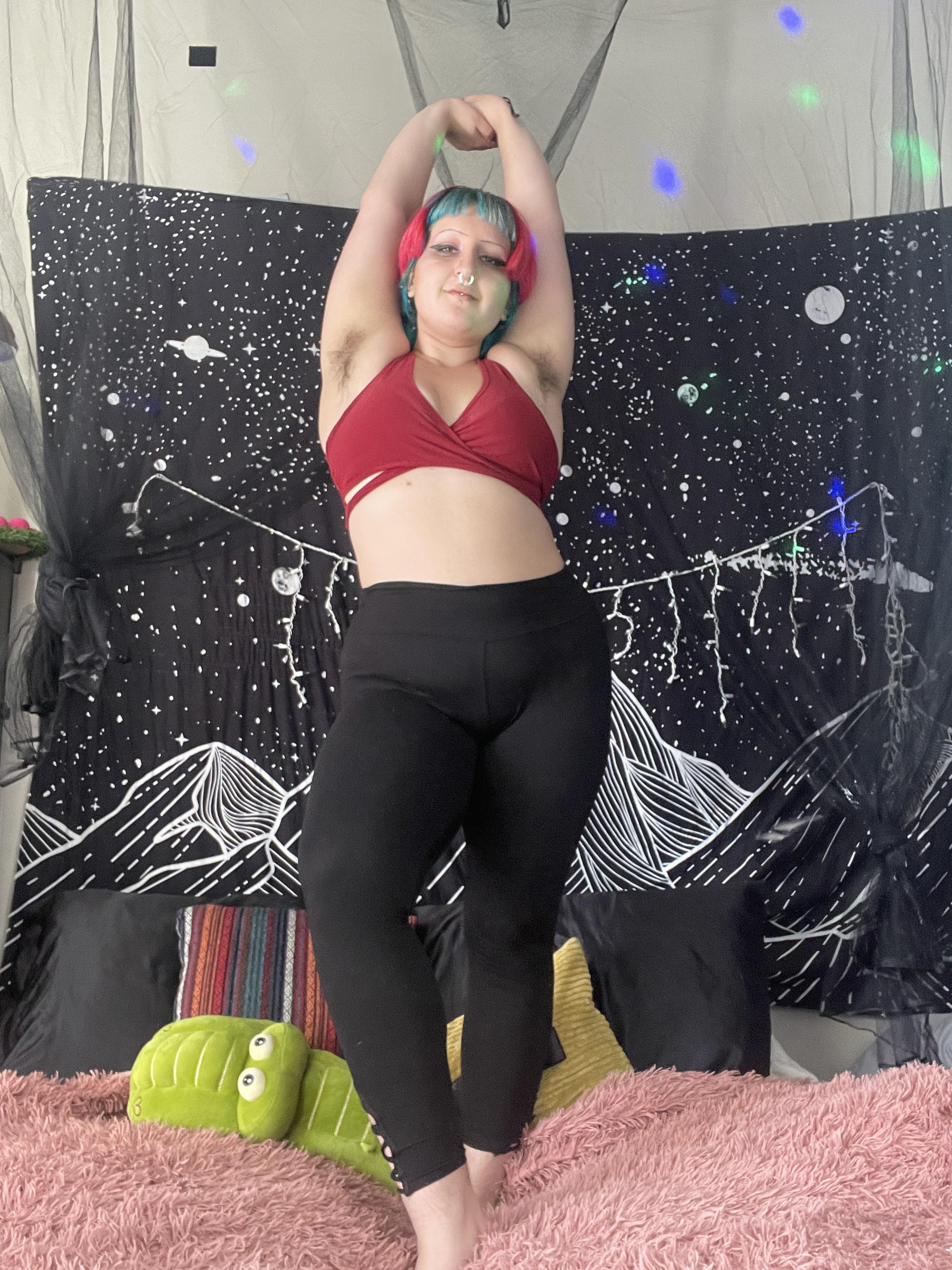 Help me stretch? | Scrolller