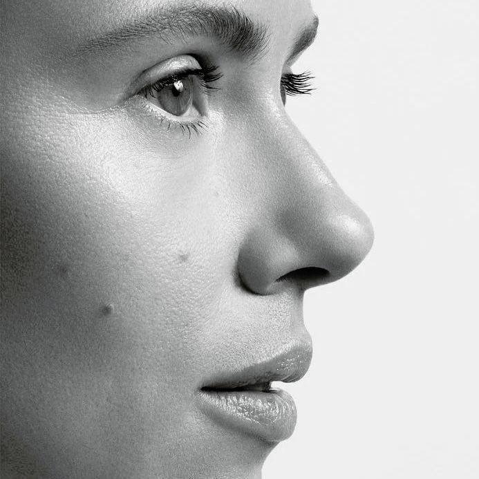 Her right profile | Scrolller